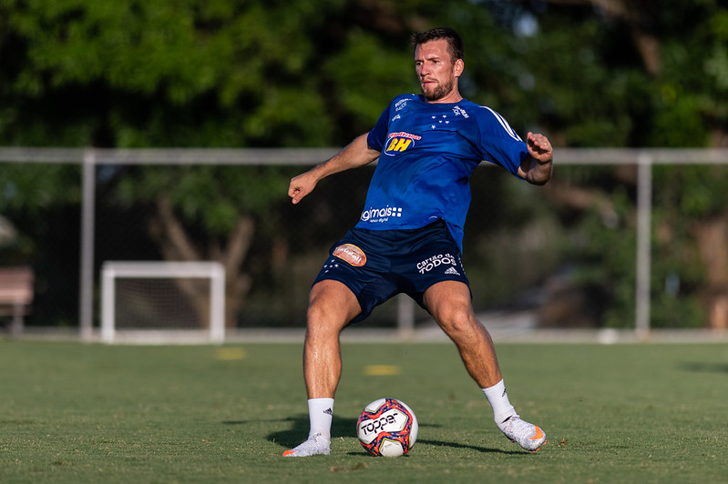 Brock define "solidez defensiva" como ponto principal para o clássico ...