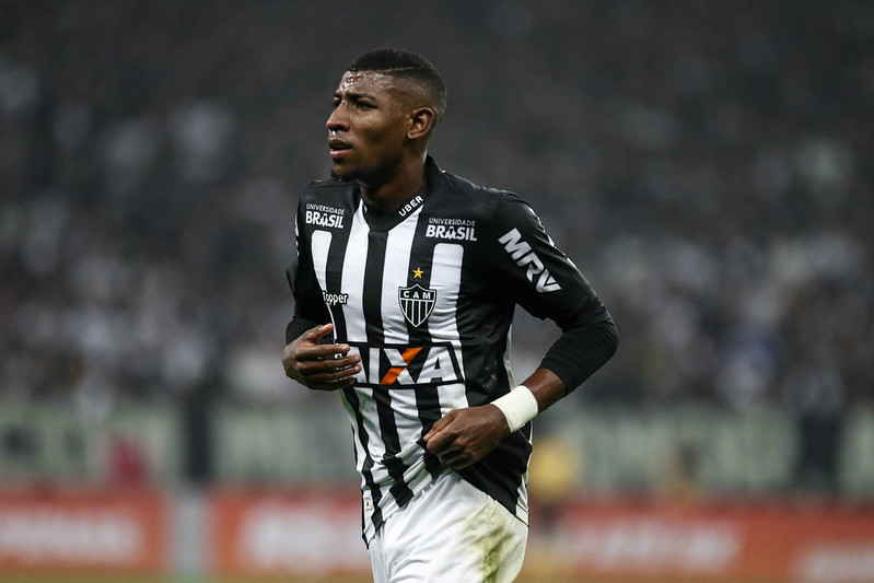 Lateral Emerson Royal é o novo jogador do Tottenham e Galo receberá uma ...