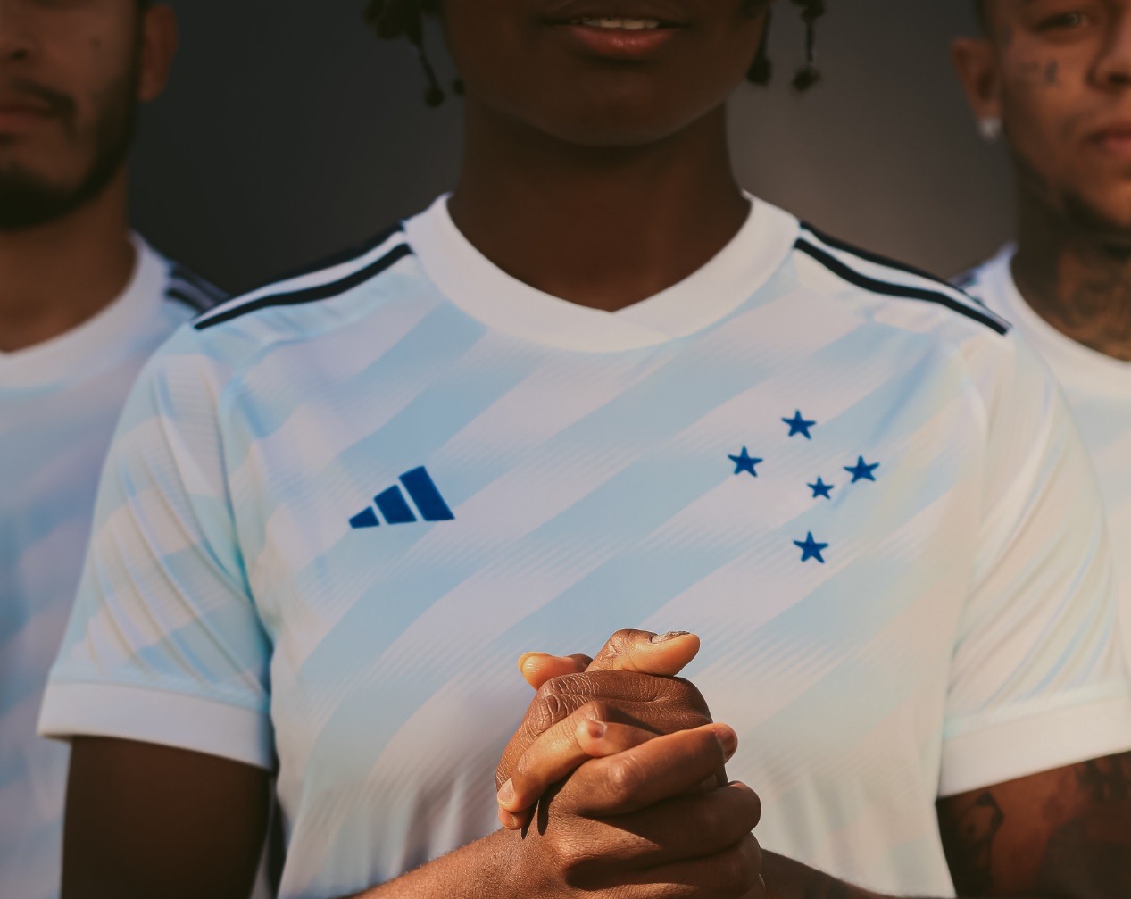 Cruzeiro divulga fotos da nova camisa branca; Samuel Rosa aparece com ...